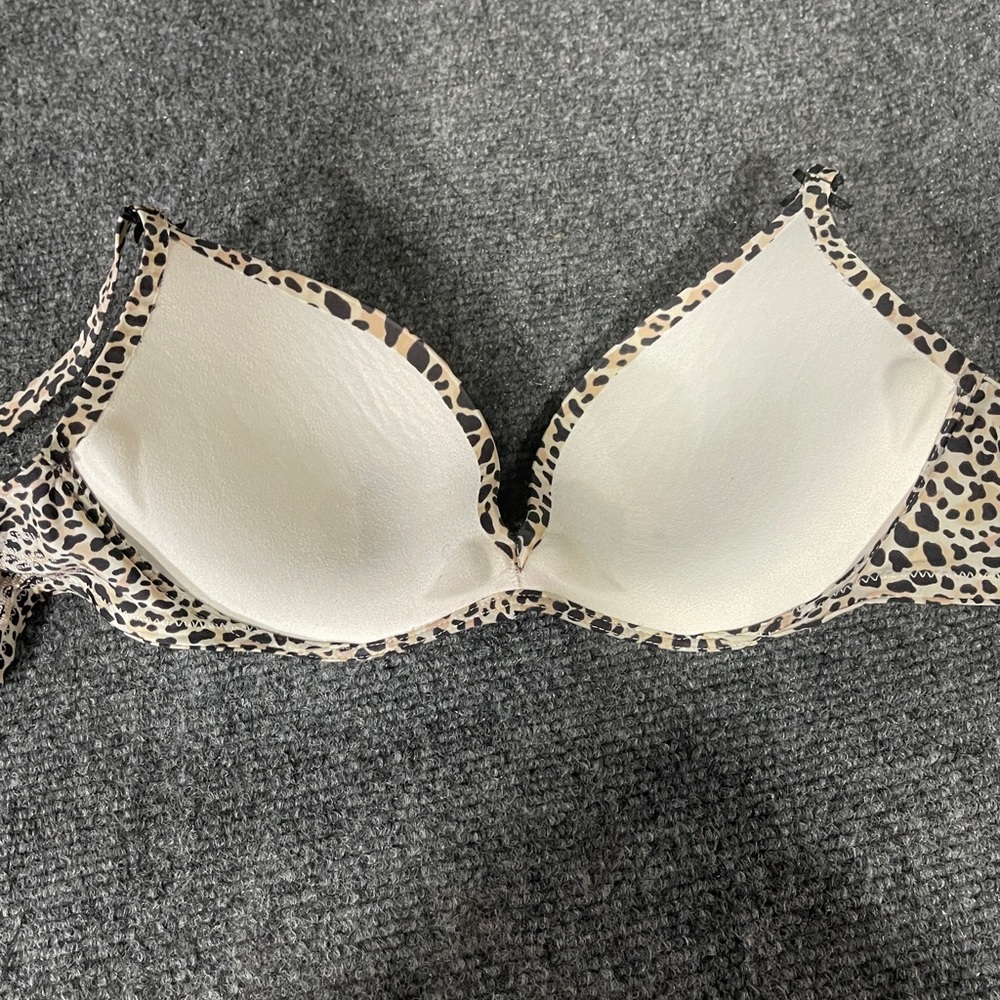 Victoria’s Secret Leopard Print Plunge Bra Sz 34a - Gem